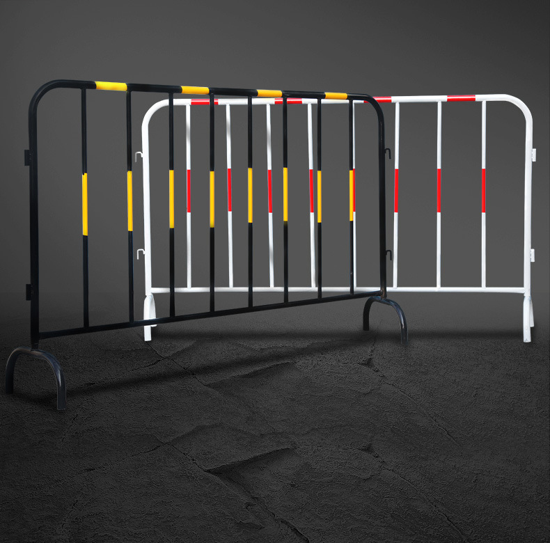 Hàng rào di động thép không gỉ 1mx1m5 màu vàng đen Nhật Quang